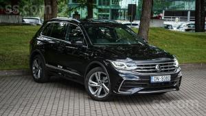 Black Volkswagen Tiguan 2022 in Riga, with an engine capacity of 1.50 L and mileage of 154 thousand km for 25450 €, photo 4 on AUTOMOTO.COM.LV
