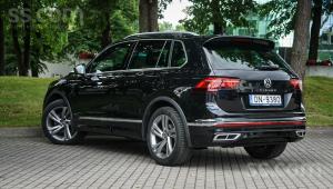 Black Volkswagen Tiguan 2022 in Riga, with an engine capacity of 1.50 L and mileage of 154 thousand km for 25450 €, photo 6 on AUTOMOTO.COM.LV