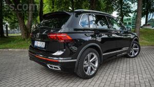 Black Volkswagen Tiguan 2022 in Riga, with an engine capacity of 1.50 L and mileage of 154 thousand km for 25450 €, photo 9 on AUTOMOTO.COM.LV