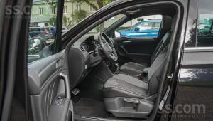 Black Volkswagen Tiguan 2022 in Riga, with an engine capacity of 1.50 L and mileage of 154 thousand km for 25450 €, photo 10 on AUTOMOTO.COM.LV