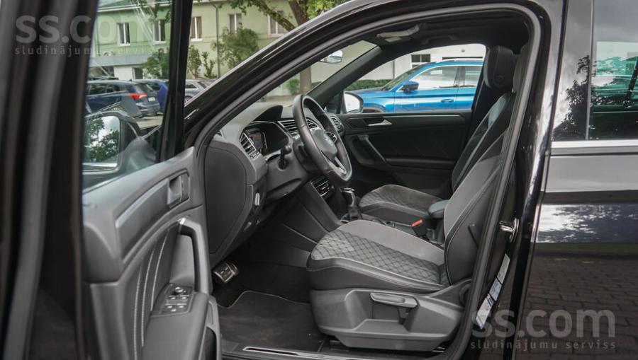 Black Volkswagen Tiguan 2022 in Riga, with an engine capacity of 1.50 L and mileage of 154 thousand km for 25450 €, photo 10 on AUTOMOTO.COM.LV