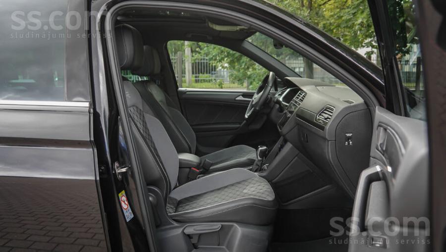 Black Volkswagen Tiguan 2022 in Riga, with an engine capacity of 1.50 L and mileage of 154 thousand km for 25450 €, photo 14 on AUTOMOTO.COM.LV