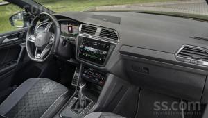 Black Volkswagen Tiguan 2022 in Riga, with an engine capacity of 1.50 L and mileage of 154 thousand km for 25450 €, photo 15 on AUTOMOTO.COM.LV