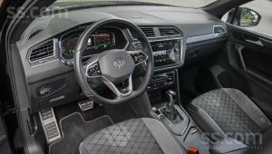 Black Volkswagen Tiguan 2022 in Riga, with an engine capacity of 1.50 L and mileage of 154 thousand km for 25450 €, photo 18 on AUTOMOTO.COM.LV
