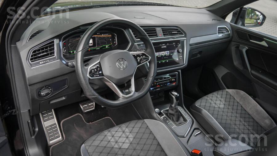 Black Volkswagen Tiguan 2022 in Riga, with an engine capacity of 1.50 L and mileage of 154 thousand km for 25450 €, photo 18 on AUTOMOTO.COM.LV