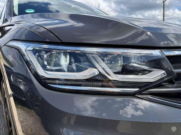 Melns Volkswagen Tiguan 2022 Viļņa, ar dzinēja tilpumu 1.40 L un nobraukumu 199 tūkst. km par 17700 €, foto 3 vietnē AUTOMOTO.COM.LV