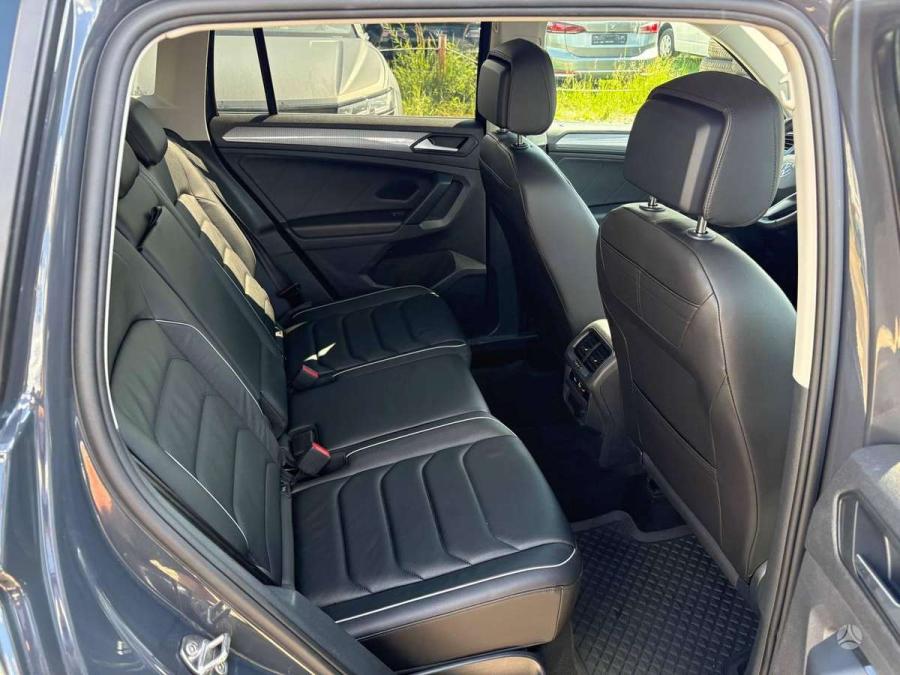 Black Volkswagen Tiguan 2022 in Vilnius, with an engine capacity of 1.40 L and mileage of 199 thousand km for 17700 €, photo 17 on AUTOMOTO.COM.LV