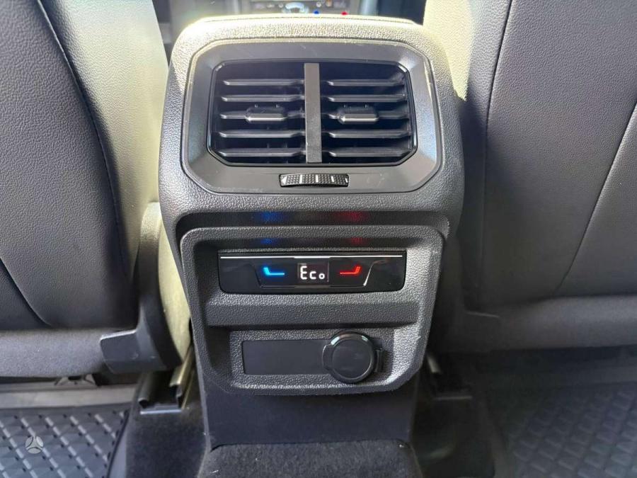 Black Volkswagen Tiguan 2022 in Vilnius, with an engine capacity of 1.40 L and mileage of 199 thousand km for 17700 €, photo 18 on AUTOMOTO.COM.LV