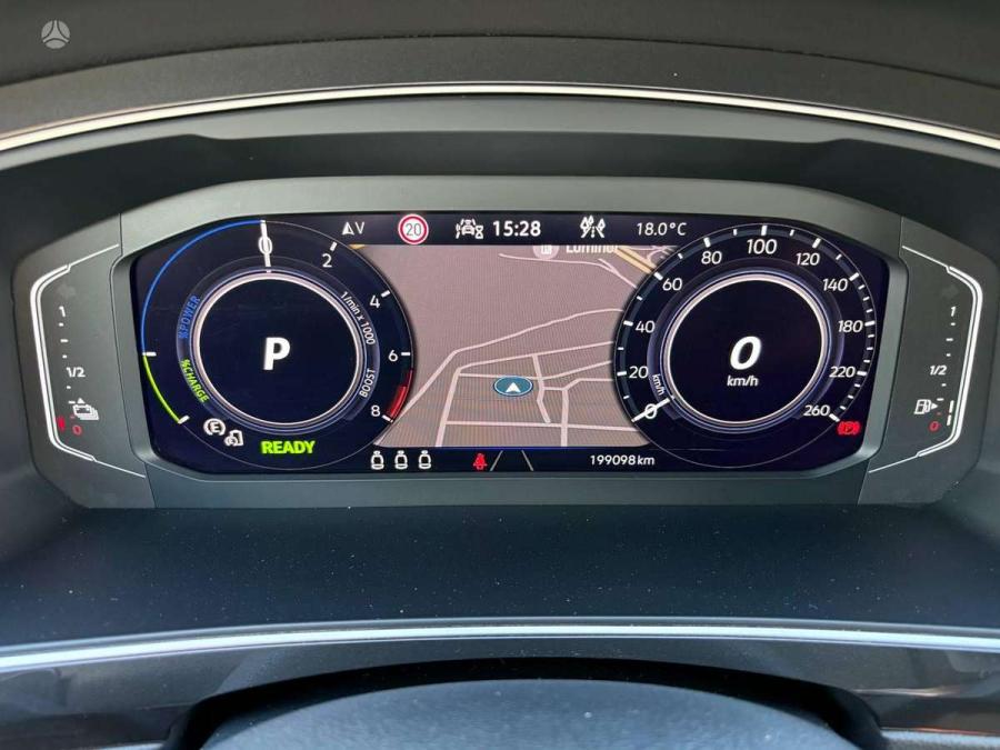 Black Volkswagen Tiguan 2022 in Vilnius, with an engine capacity of 1.40 L and mileage of 199 thousand km for 17700 €, photo 21 on AUTOMOTO.COM.LV