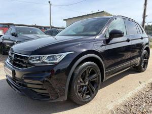 Black Volkswagen Tiguan 2022 in Vilnius, with an engine capacity of 1.40 L and mileage of 197 thousand km for 19300 €, photo  on AUTOMOTO.COM.LV
