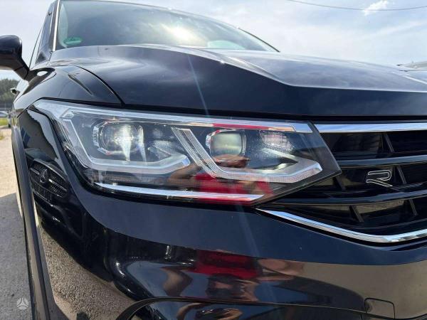 Melns Volkswagen Tiguan 2022 Viļņa, ar dzinēja tilpumu 1.40 L un nobraukumu 197 tūkst. km par 19300 €, foto 4 vietnē AUTOMOTO.COM.LV