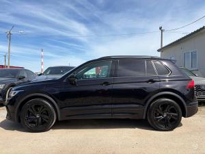 Black Volkswagen Tiguan 2022 in Vilnius, with an engine capacity of 1.40 L and mileage of 197 thousand km for 19300 €, photo 6 on AUTOMOTO.COM.LV