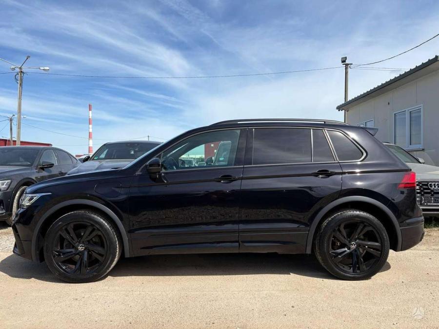 Black Volkswagen Tiguan 2022 in Vilnius, with an engine capacity of 1.40 L and mileage of 197 thousand km for 19300 €, photo 6 on AUTOMOTO.COM.LV