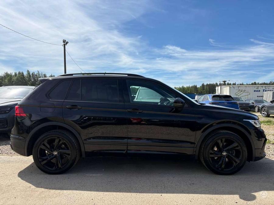 Black Volkswagen Tiguan 2022 in Vilnius, with an engine capacity of 1.40 L and mileage of 197 thousand km for 19300 €, photo 7 on AUTOMOTO.COM.LV