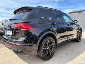 Black Volkswagen Tiguan 2022 in Vilnius, with an engine capacity of 1.40 L and mileage of 197 thousand km for 19300 €, photo 8 on AUTOMOTO.COM.LV