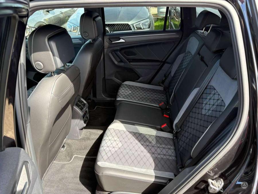 Black Volkswagen Tiguan 2022 in Vilnius, with an engine capacity of 1.40 L and mileage of 197 thousand km for 19300 €, photo 13 on AUTOMOTO.COM.LV