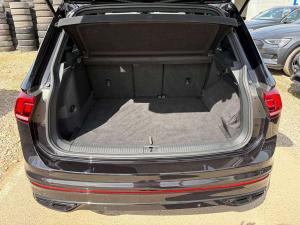 Black Volkswagen Tiguan 2022 in Vilnius, with an engine capacity of 1.40 L and mileage of 197 thousand km for 19300 €, photo 28 on AUTOMOTO.COM.LV