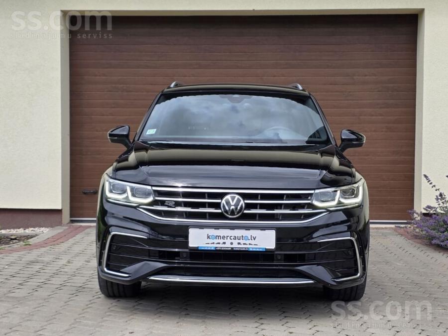 Black Volkswagen Tiguan 2022 in Riga, with an engine capacity of 1.40 L and mileage of 77 thousand km for 27950 €, photo 3 on AUTOMOTO.COM.LV