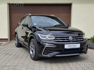 Black Volkswagen Tiguan 2022 in Riga, with an engine capacity of 1.40 L and mileage of 77 thousand km for 27950 €, photo 4 on AUTOMOTO.COM.LV