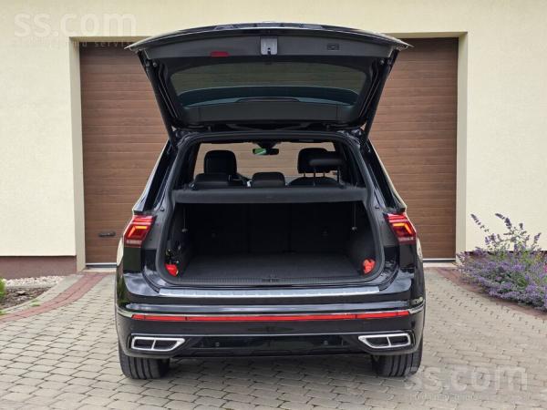 Black Volkswagen Tiguan 2022 in Riga, with an engine capacity of 1.40 L and mileage of 77 thousand km for 27950 €, photo 9 on AUTOMOTO.COM.LV