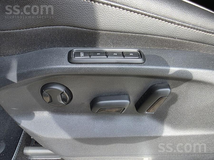 Black Volkswagen Tiguan 2022 in Riga, with an engine capacity of 1.40 L and mileage of 77 thousand km for 27950 €, photo 16 on AUTOMOTO.COM.LV