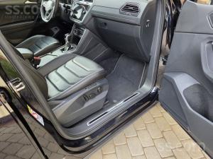 Black Volkswagen Tiguan 2022 in Riga, with an engine capacity of 1.40 L and mileage of 77 thousand km for 27950 €, photo 19 on AUTOMOTO.COM.LV