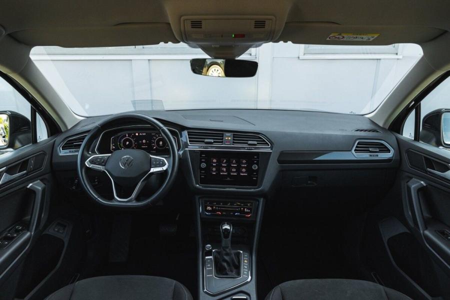 Melns Volkswagen Tiguan 2022 Ventspils, ar dzinēja tilpumu 1.40 L un nobraukumu 112 tūkst. km par 26450 €, foto 17 vietnē AUTOMOTO.COM.LV