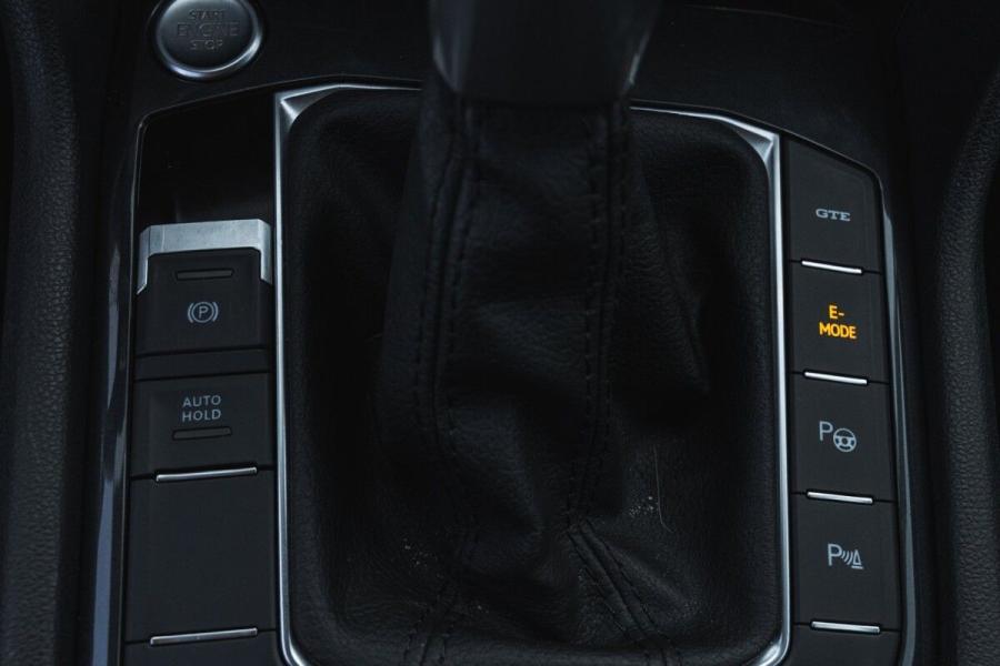 Melns Volkswagen Tiguan 2022 Ventspils, ar dzinēja tilpumu 1.40 L un nobraukumu 112 tūkst. km par 26450 €, foto 31 vietnē AUTOMOTO.COM.LV