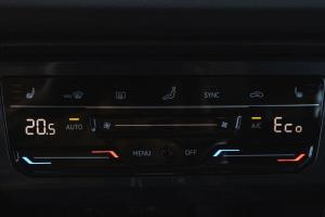 Melns Volkswagen Tiguan 2022 Ventspils, ar dzinēja tilpumu 1.40 L un nobraukumu 112 tūkst. km par 26450 €, foto 32 vietnē AUTOMOTO.COM.LV