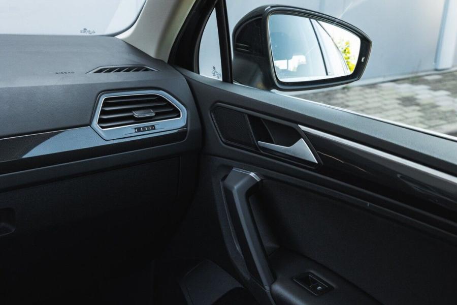Melns Volkswagen Tiguan 2022 Ventspils, ar dzinēja tilpumu 1.40 L un nobraukumu 112 tūkst. km par 26450 €, foto 36 vietnē AUTOMOTO.COM.LV