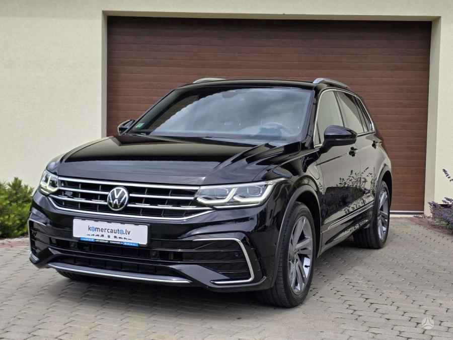 Black Volkswagen Tiguan 2022 in Riga, with an engine capacity of 1.40 L and mileage of 77 thousand km for 27950 €, photo 1 on AUTOMOTO.COM.LV