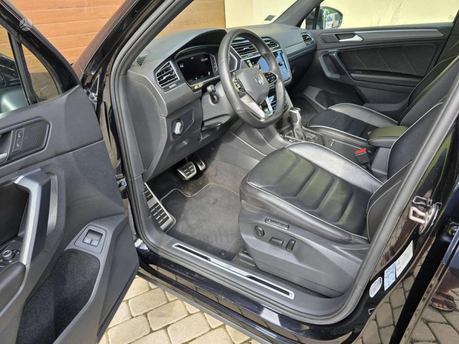Black Volkswagen Tiguan 2022 in Riga, with an engine capacity of 1.40 L and mileage of 77 thousand km for 27950 €, photo 13 on AUTOMOTO.COM.LV