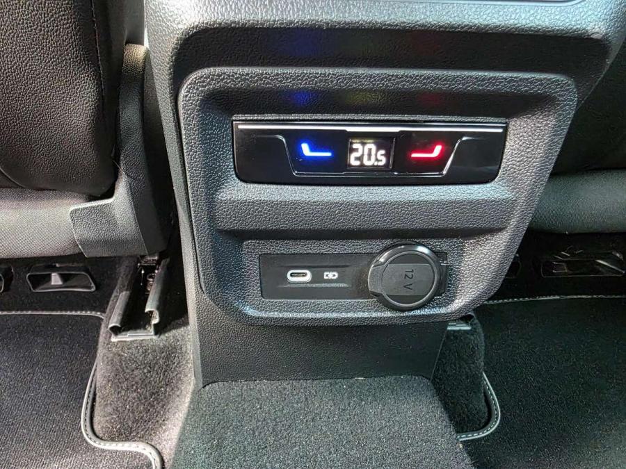 Black Volkswagen Tiguan 2022 in Riga, with an engine capacity of 1.40 L and mileage of 77 thousand km for 27950 €, photo 18 on AUTOMOTO.COM.LV