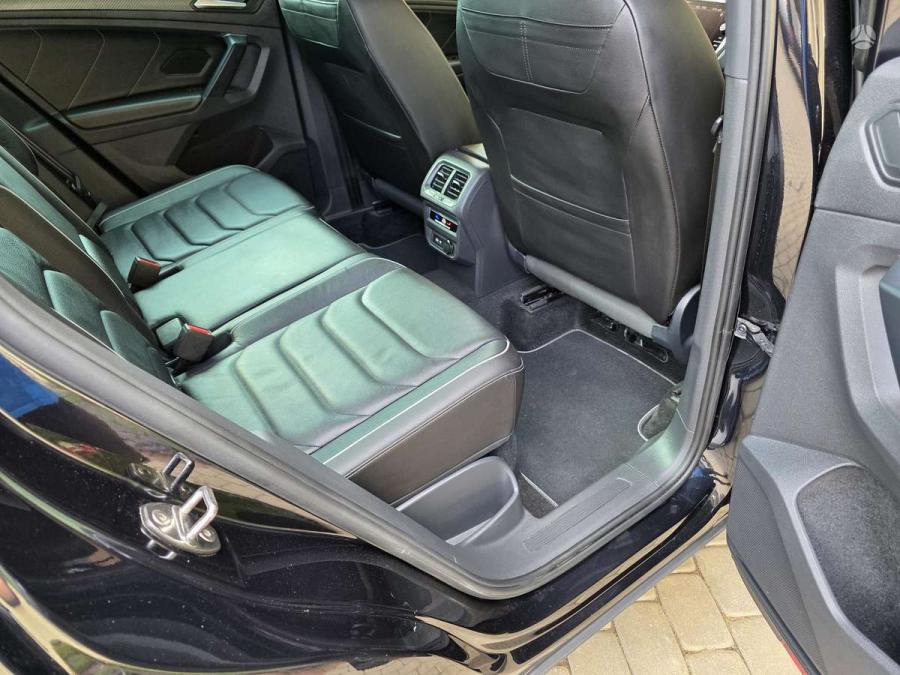 Black Volkswagen Tiguan 2022 in Riga, with an engine capacity of 1.40 L and mileage of 77 thousand km for 27950 €, photo 19 on AUTOMOTO.COM.LV