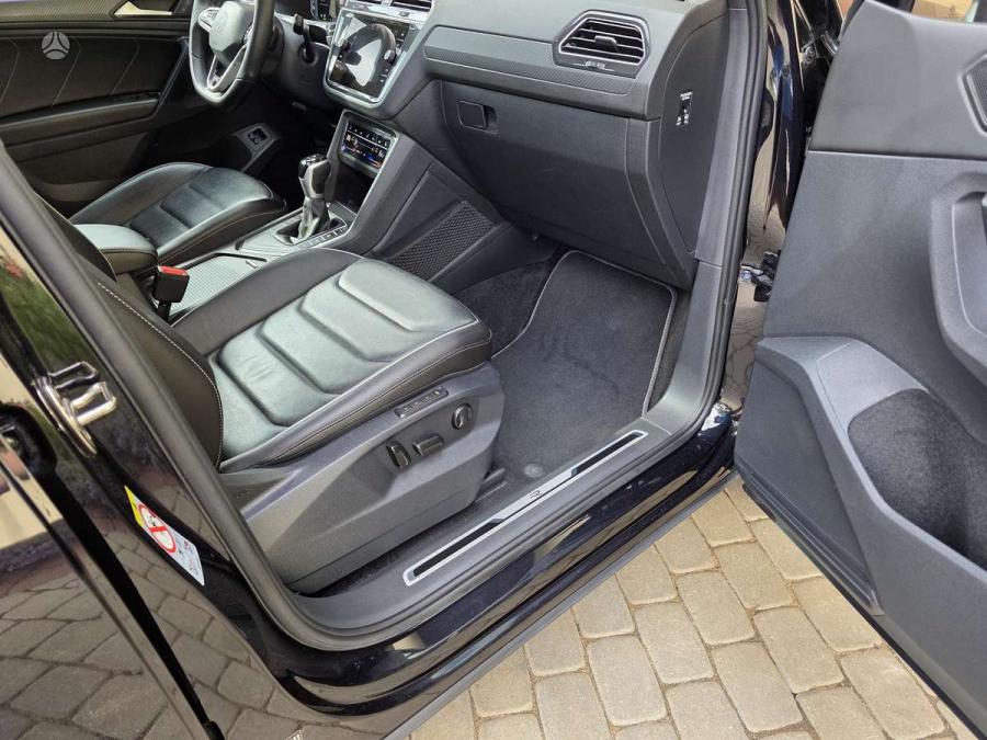 Black Volkswagen Tiguan 2022 in Riga, with an engine capacity of 1.40 L and mileage of 77 thousand km for 27950 €, photo 20 on AUTOMOTO.COM.LV