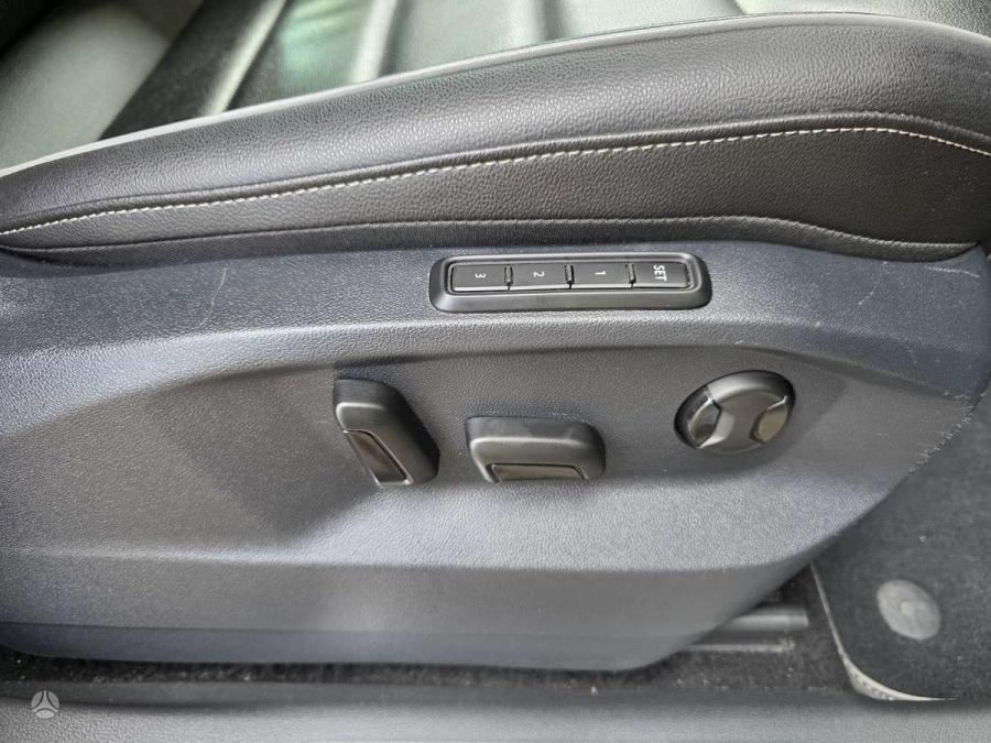 Black Volkswagen Tiguan 2022 in Riga, with an engine capacity of 1.40 L and mileage of 77 thousand km for 27950 €, photo 21 on AUTOMOTO.COM.LV