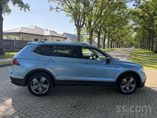 Melns Volkswagen Tiguan 2022 Valmiera, ar dzinēja tilpumu 2.00 L un nobraukumu 82 tūkst. km par 26600 €, foto 4 vietnē AUTOMOTO.COM.LV