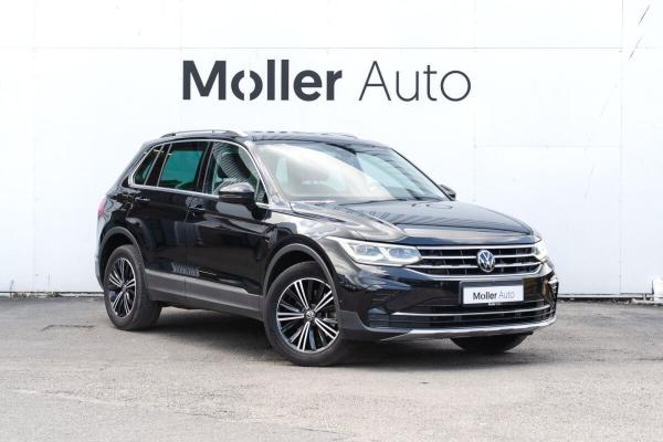 Black Volkswagen Tiguan 2022 in Riga, with an engine capacity of 1.40 L and mileage of 134 thousand km for 24500 €, photo 2 on AUTOMOTO.COM.LV