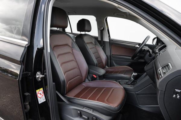 Black Volkswagen Tiguan 2022 in Riga, with an engine capacity of 1.40 L and mileage of 134 thousand km for 24500 €, photo 7 on AUTOMOTO.COM.LV