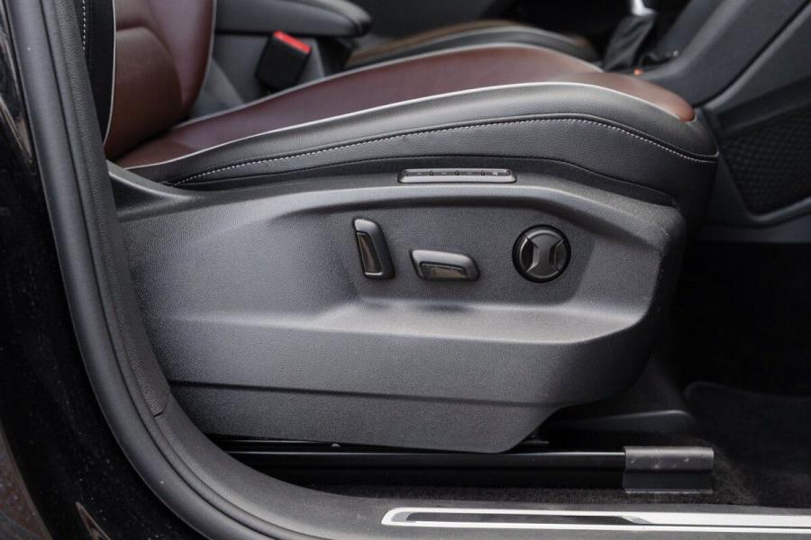 Black Volkswagen Tiguan 2022 in Riga, with an engine capacity of 1.40 L and mileage of 134 thousand km for 24500 €, photo 9 on AUTOMOTO.COM.LV