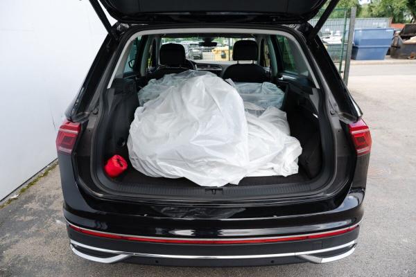 Black Volkswagen Tiguan 2022 in Riga, with an engine capacity of 1.40 L and mileage of 134 thousand km for 24500 €, photo 10 on AUTOMOTO.COM.LV