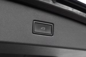 Black Volkswagen Tiguan 2022 in Riga, with an engine capacity of 1.40 L and mileage of 134 thousand km for 24500 €, photo 12 on AUTOMOTO.COM.LV