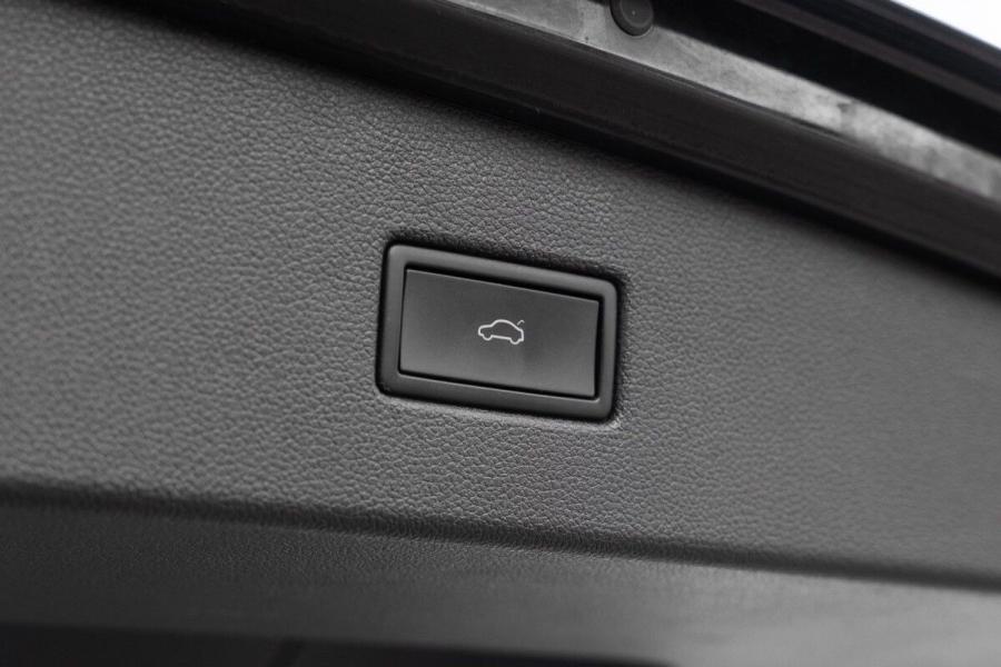 Black Volkswagen Tiguan 2022 in Riga, with an engine capacity of 1.40 L and mileage of 134 thousand km for 24500 €, photo 12 on AUTOMOTO.COM.LV