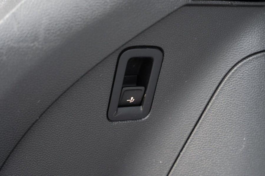 Black Volkswagen Tiguan 2022 in Riga, with an engine capacity of 1.40 L and mileage of 134 thousand km for 24500 €, photo 13 on AUTOMOTO.COM.LV