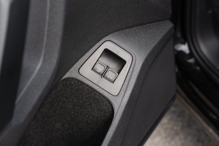 Black Volkswagen Tiguan 2022 in Riga, with an engine capacity of 1.40 L and mileage of 134 thousand km for 24500 €, photo 15 on AUTOMOTO.COM.LV