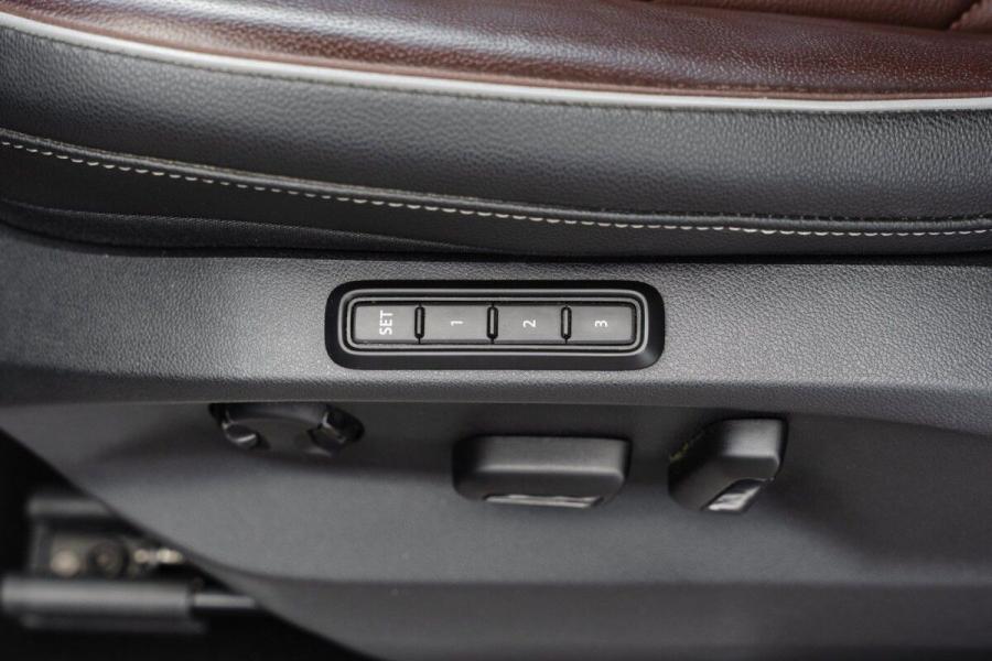 Black Volkswagen Tiguan 2022 in Riga, with an engine capacity of 1.40 L and mileage of 134 thousand km for 24500 €, photo 17 on AUTOMOTO.COM.LV