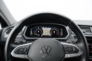 Black Volkswagen Tiguan 2022 in Riga, with an engine capacity of 1.40 L and mileage of 134 thousand km for 24500 €, photo 24 on AUTOMOTO.COM.LV