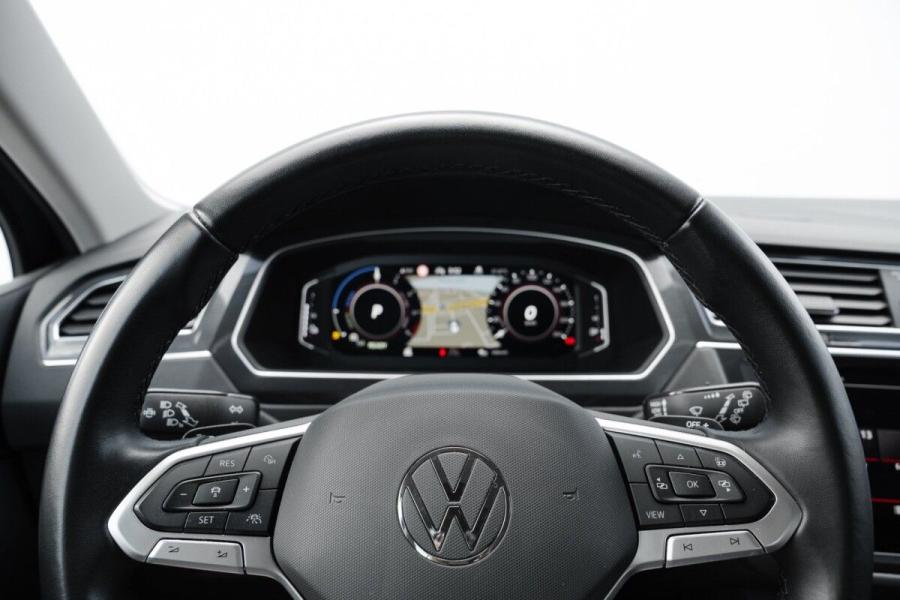 Black Volkswagen Tiguan 2022 in Riga, with an engine capacity of 1.40 L and mileage of 134 thousand km for 24500 €, photo 24 on AUTOMOTO.COM.LV