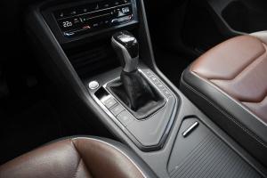 Black Volkswagen Tiguan 2022 in Riga, with an engine capacity of 1.40 L and mileage of 134 thousand km for 24500 €, photo 25 on AUTOMOTO.COM.LV