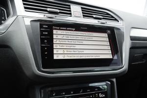 Black Volkswagen Tiguan 2022 in Riga, with an engine capacity of 1.40 L and mileage of 134 thousand km for 24500 €, photo 33 on AUTOMOTO.COM.LV